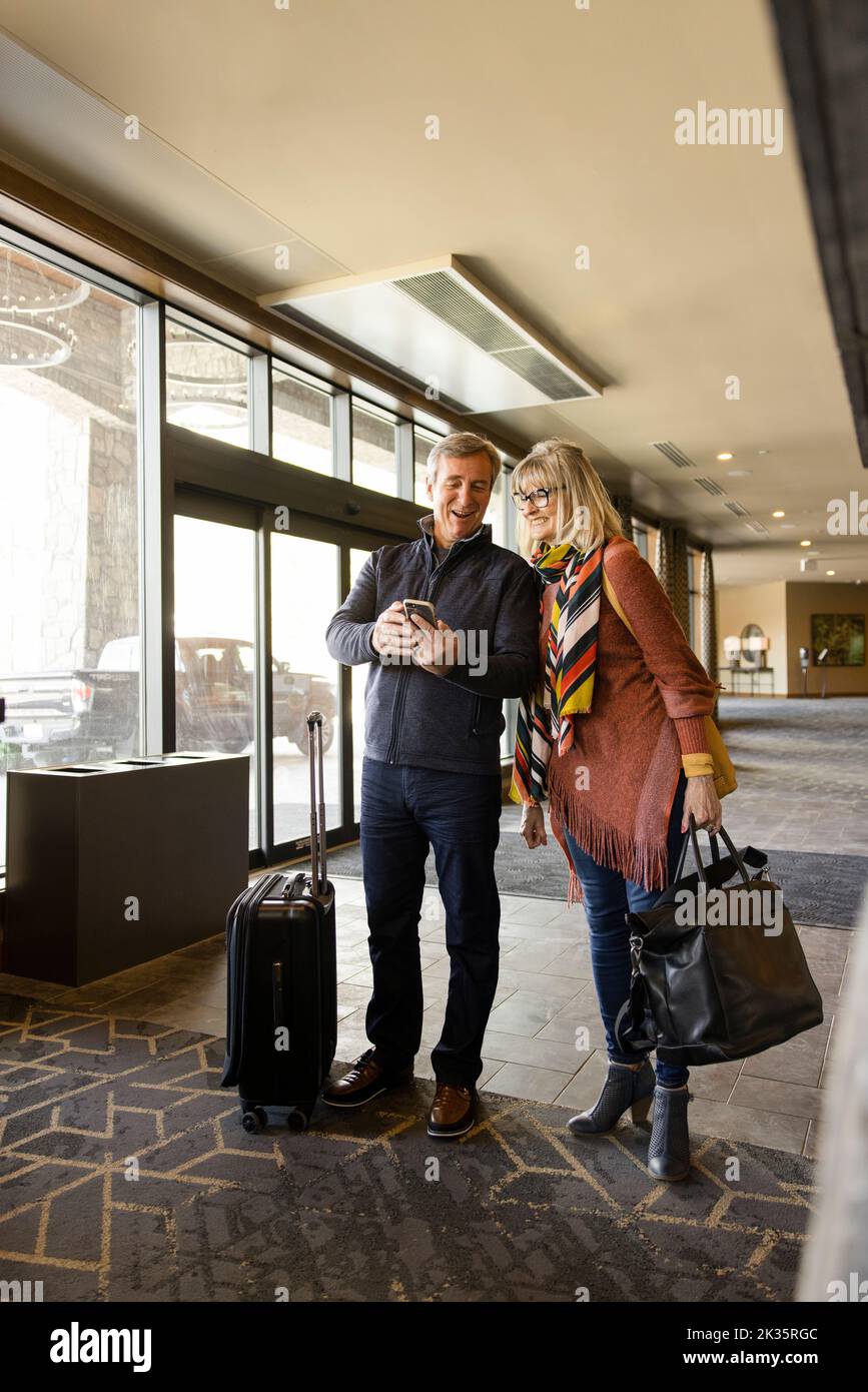 Luxury hotel lobby reception people hi-res stock photography and images ...