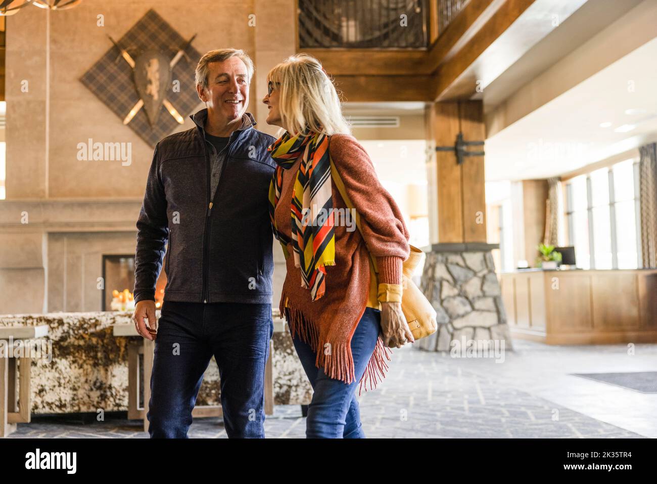 Couple hotel lobby hi-res stock photography and images - Alamy