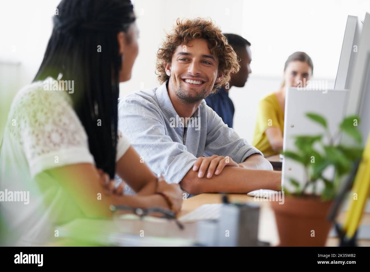 Employees working on computers hi-res stock photography and images - Alamy