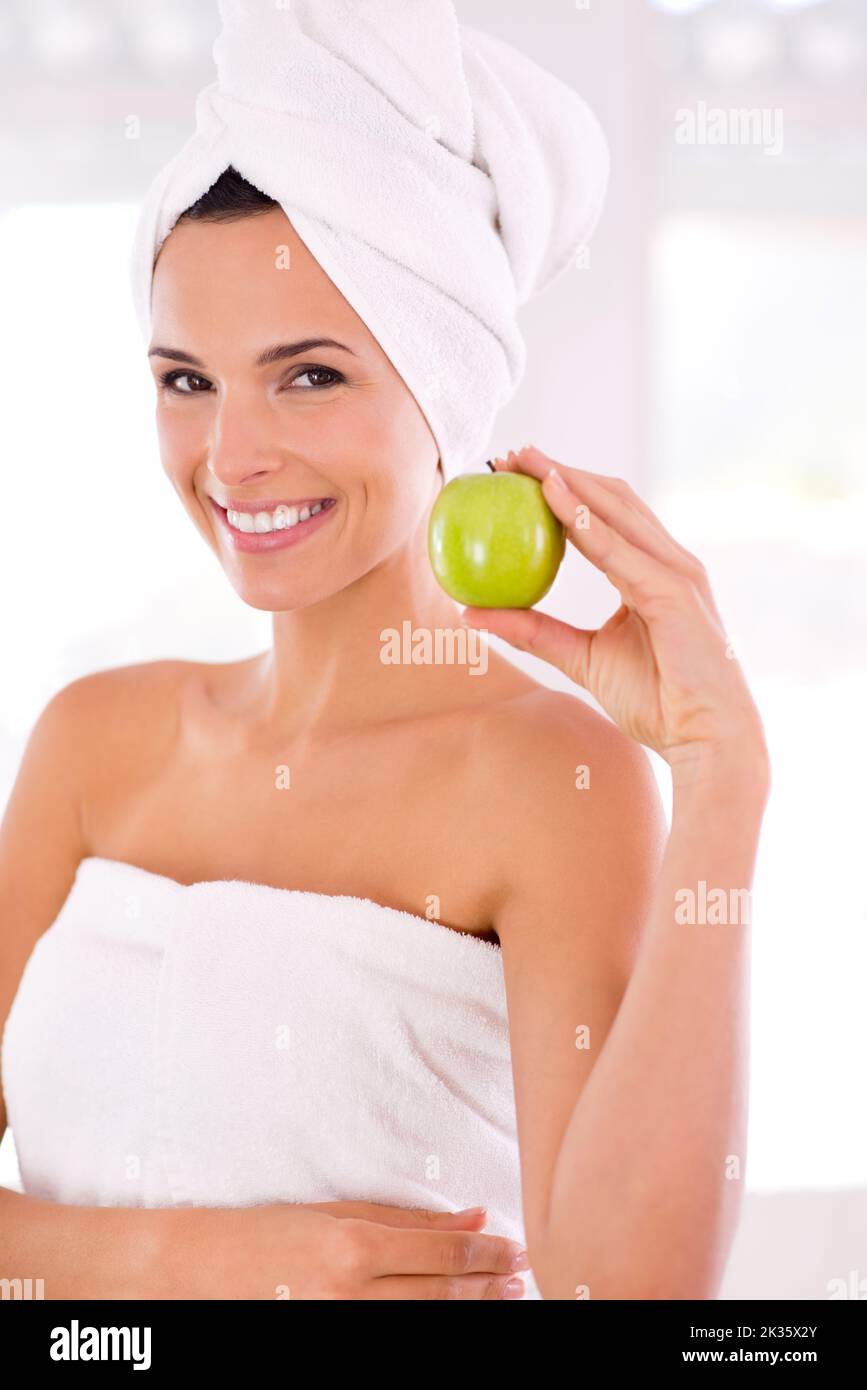 Apple with a face hi-res stock photography and images - Alamy