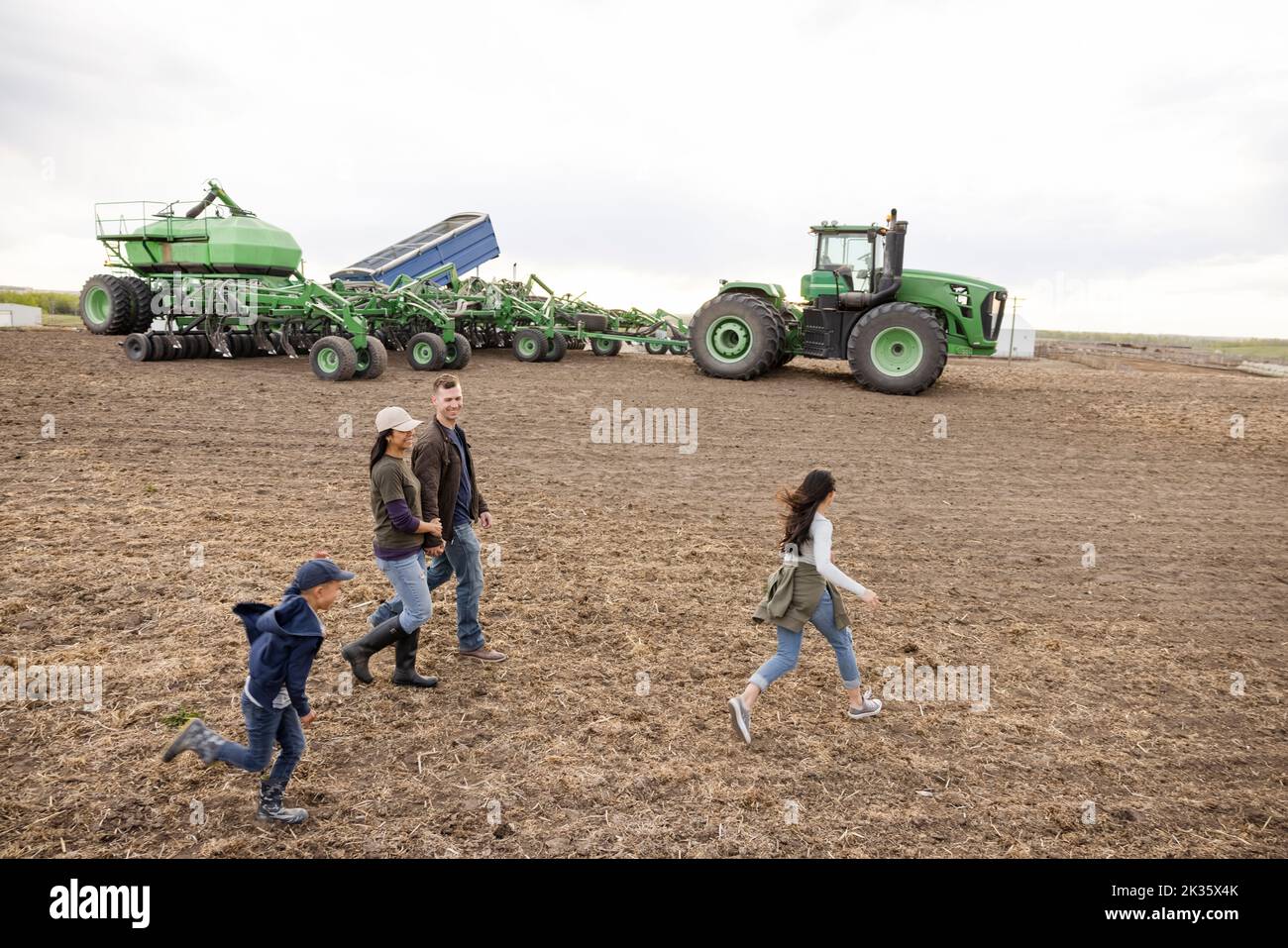 People running in field hi-res stock photography and images - Alamy