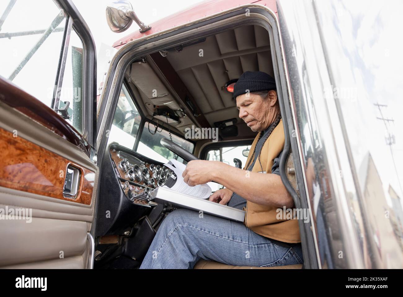 Semi hard hi-res stock photography and images - Alamy