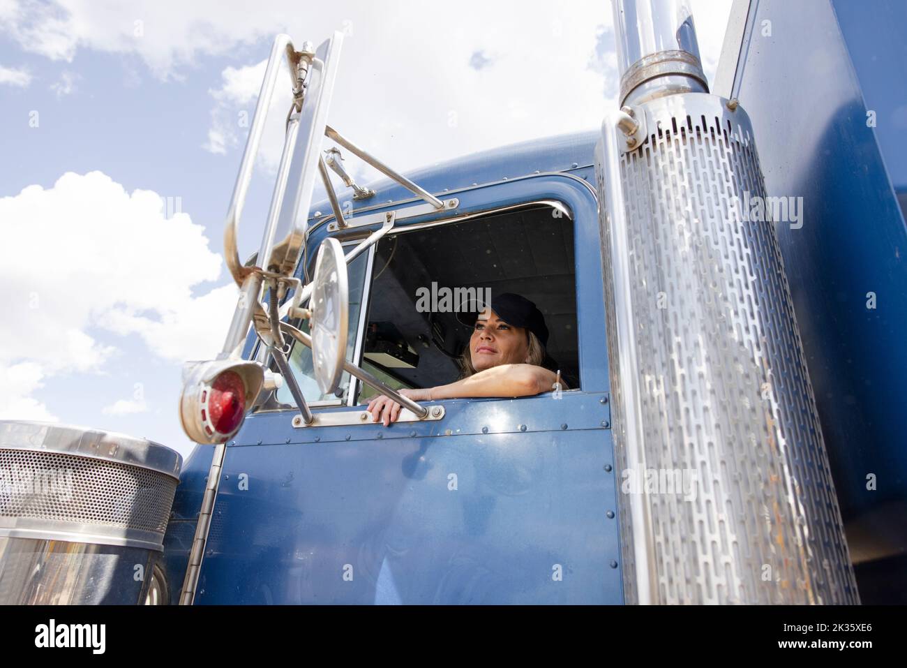 Truck driver driving semi truck hi-res stock photography and images - Alamy