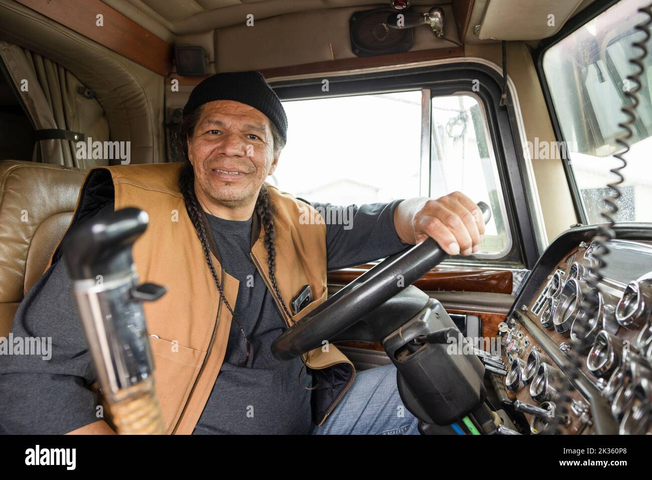 Semi truck driver hi-res stock photography and images - Alamy