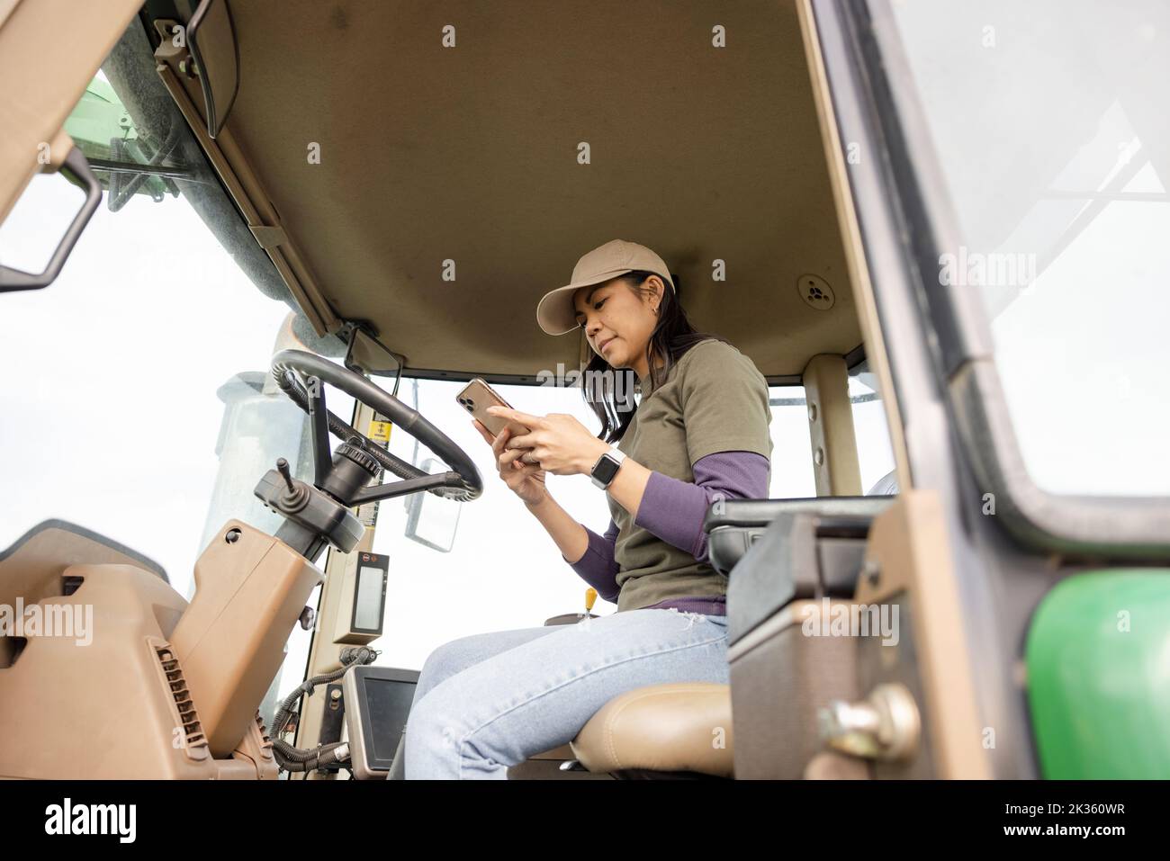 Using tractor hi-res stock photography and images - Alamy