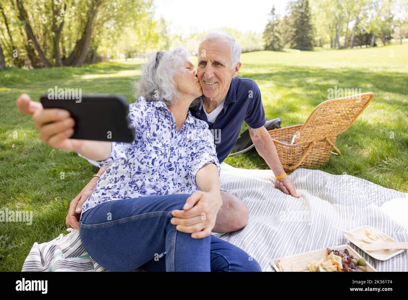 Wife kissing husbands cheek hi-res stock photography and images - Alamy