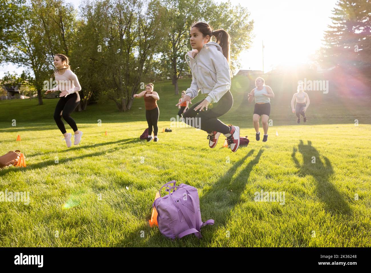 Group preteen friends fun hi-res stock photography and images - Alamy