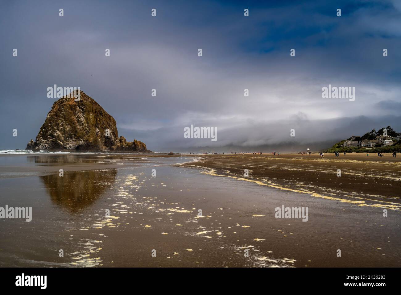 Haystack Rock, Cannon Beach, Oregon, USA Stock Photo - Alamy