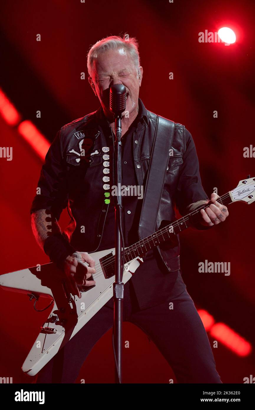 New York, USA. 24th Sep, 2022. Lead singer James Hatfield and members ...