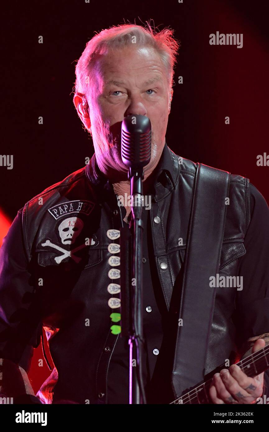 New York, USA. 24th Sep, 2022. Lead singer James Hatfield and members ...