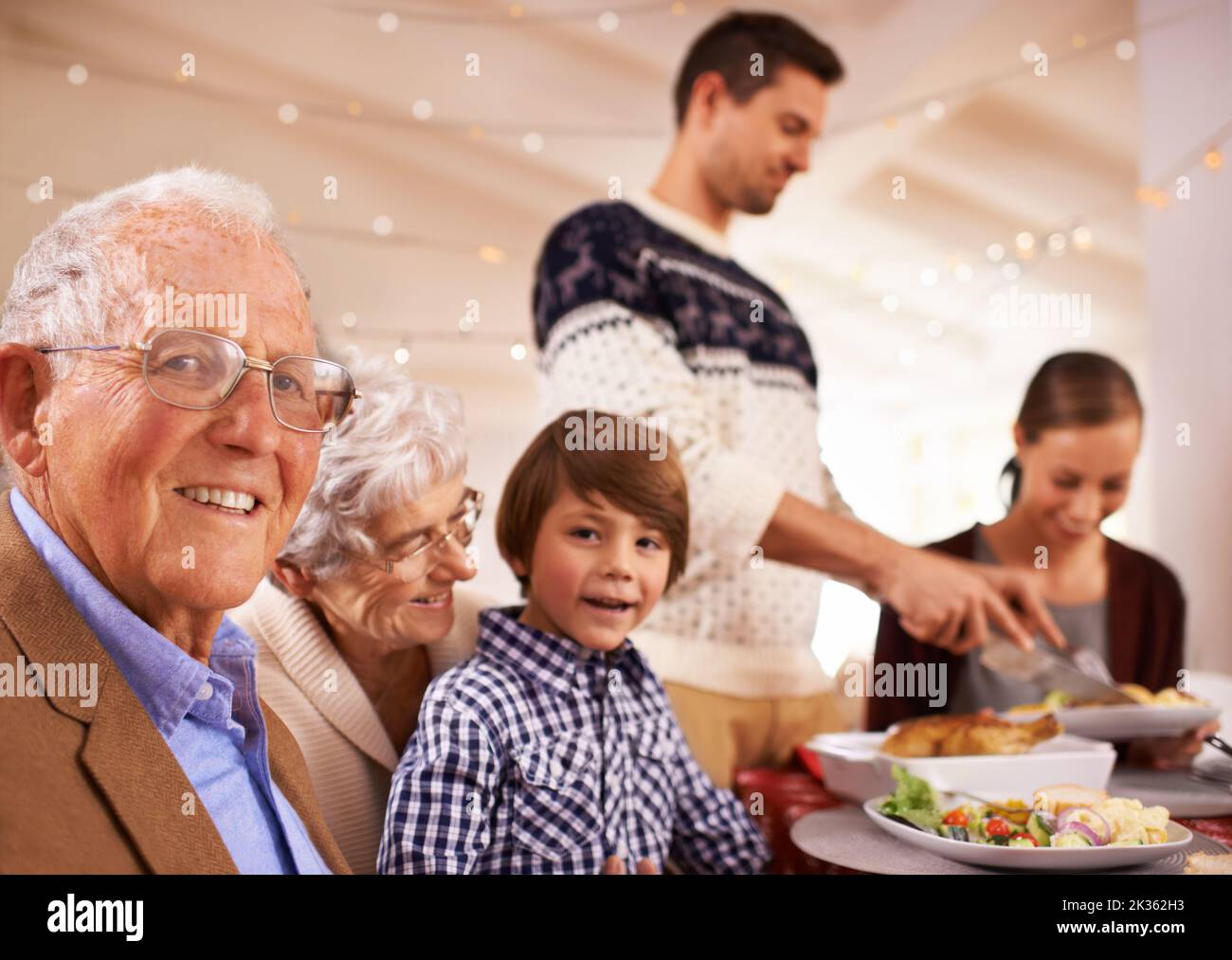 Family kids sitting around table hi-res stock photography and images ...