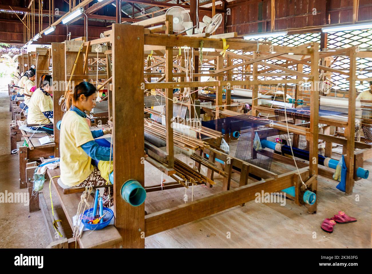 Women working in textile factory hi-res stock photography and images - Alamy