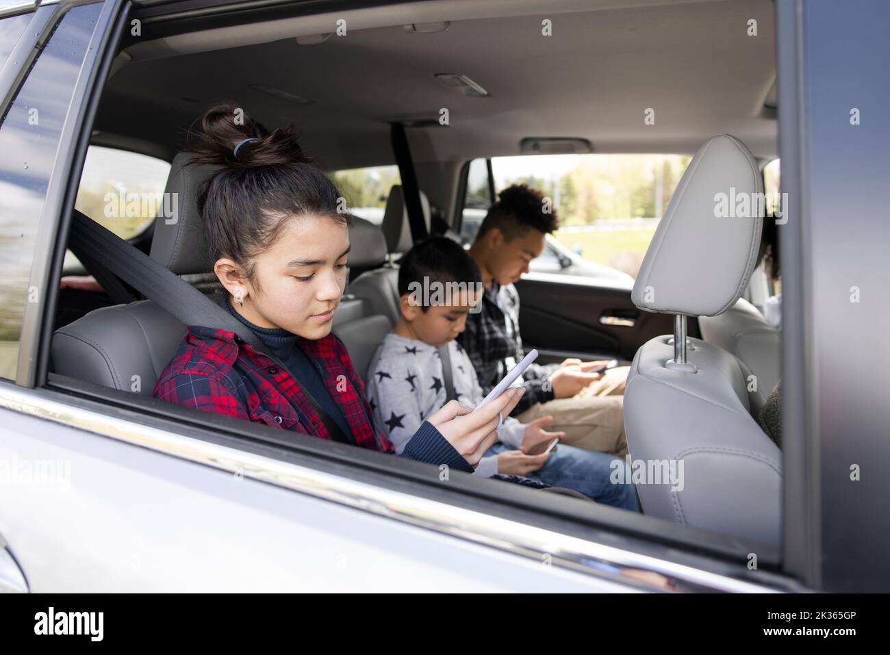 Car in the phone hi-res stock photography and images - Alamy