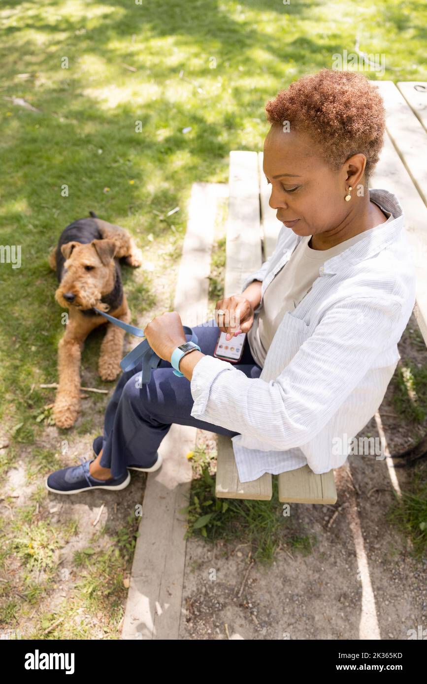 Checking watch hi-res stock photography and images - Alamy