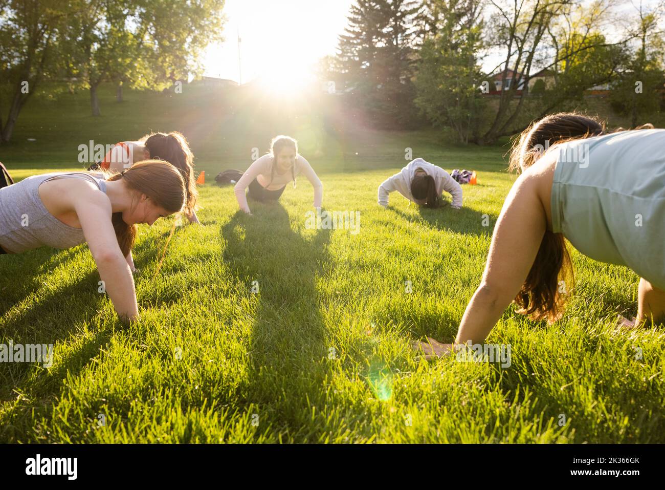 Pushups outdoor friends hi-res stock photography and images - Alamy
