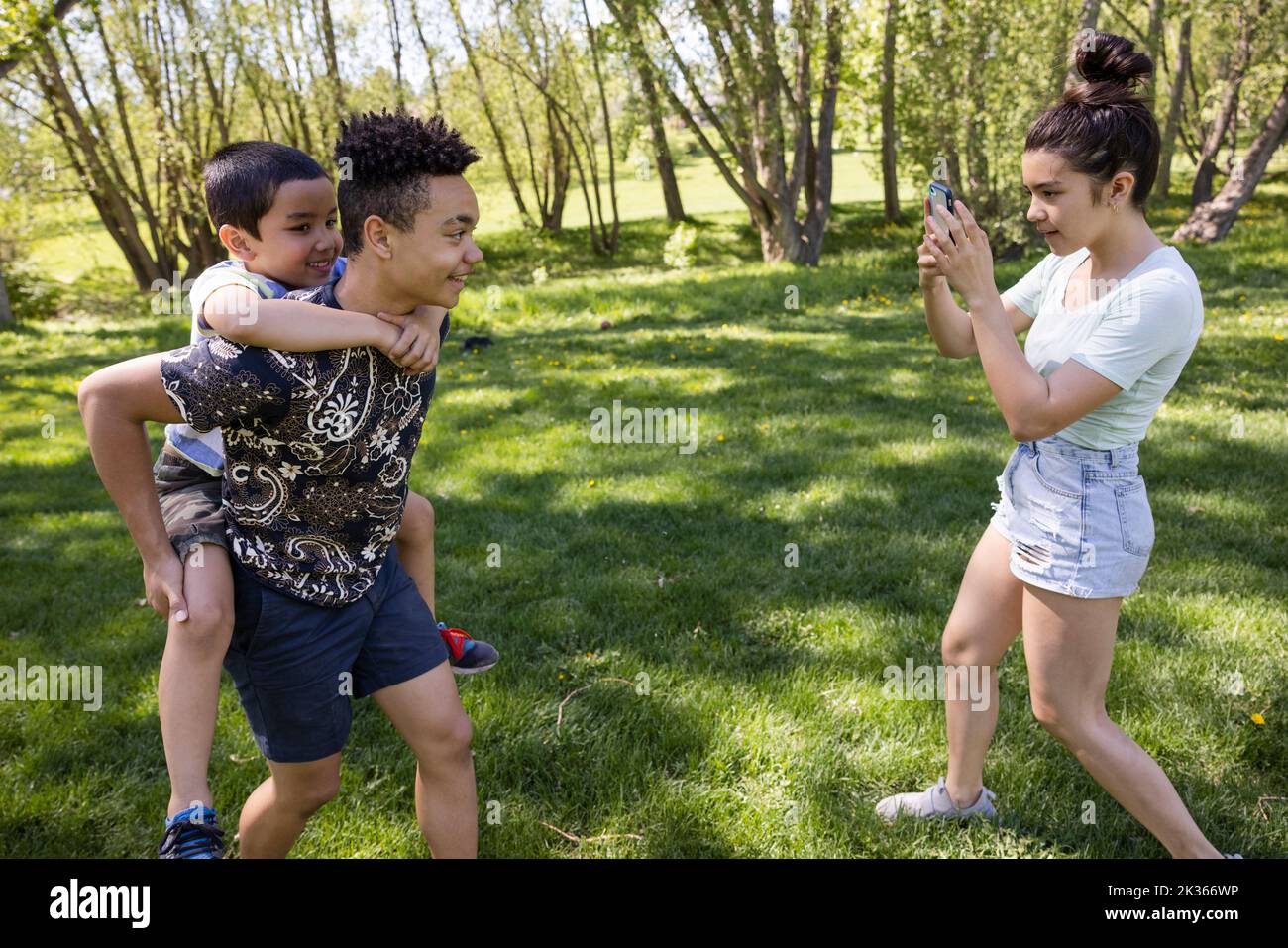 Piggyback race hi-res stock photography and images - Alamy
