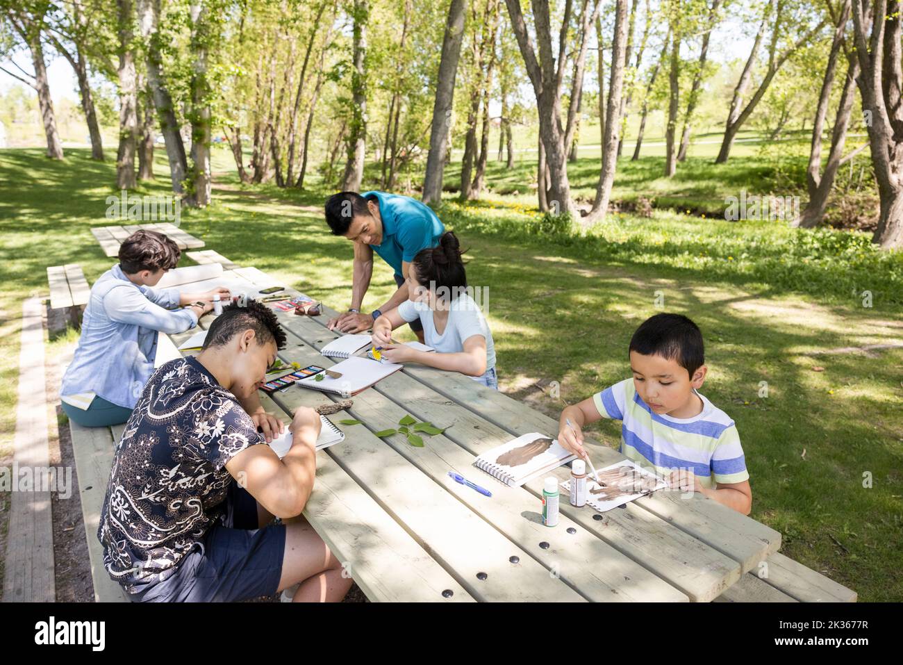 Children talking to family hi-res stock photography and images - Alamy