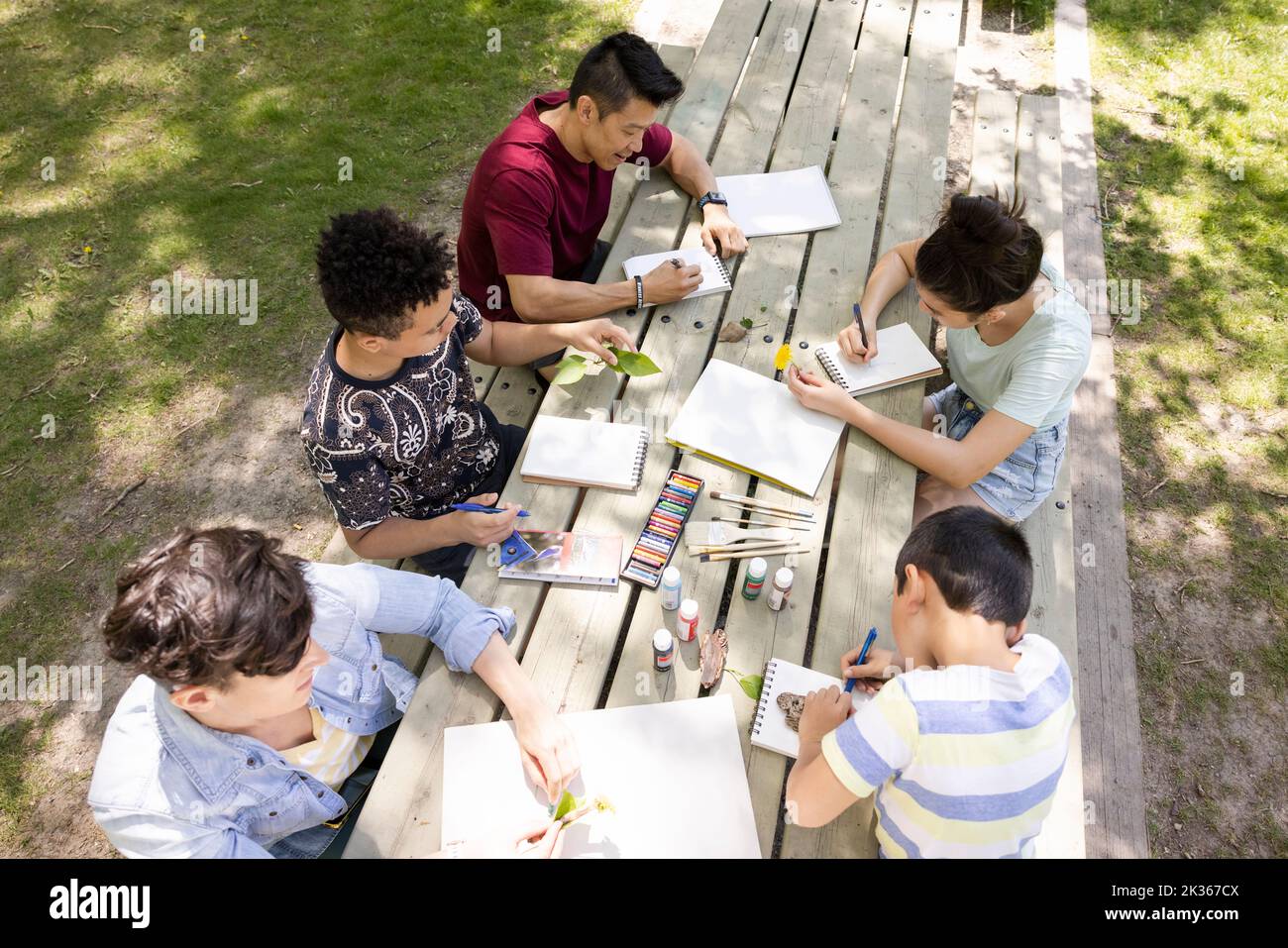 Overhead art table hi-res stock photography and images - Alamy