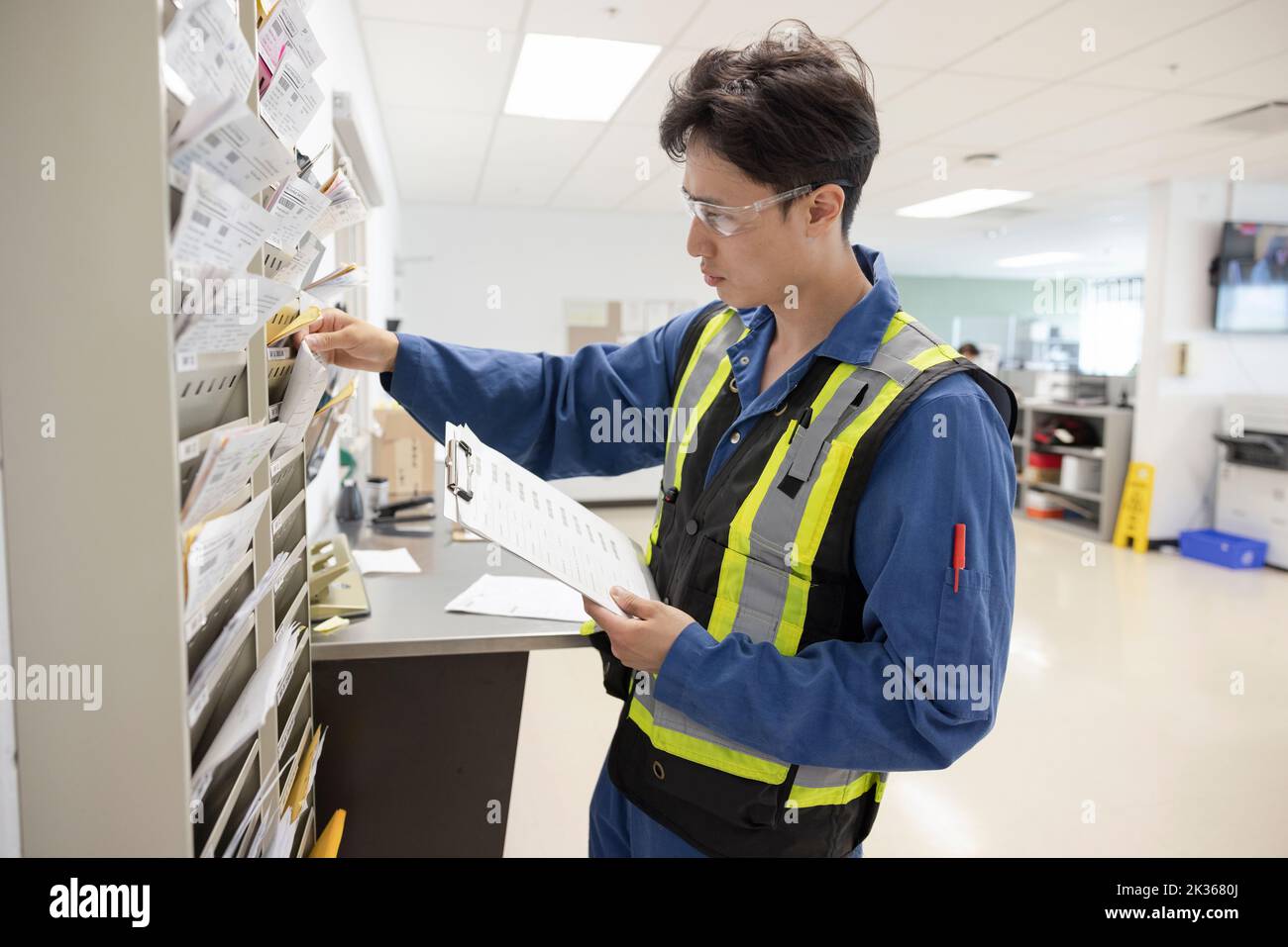 Maintenance facility hi-res stock photography and images - Alamy