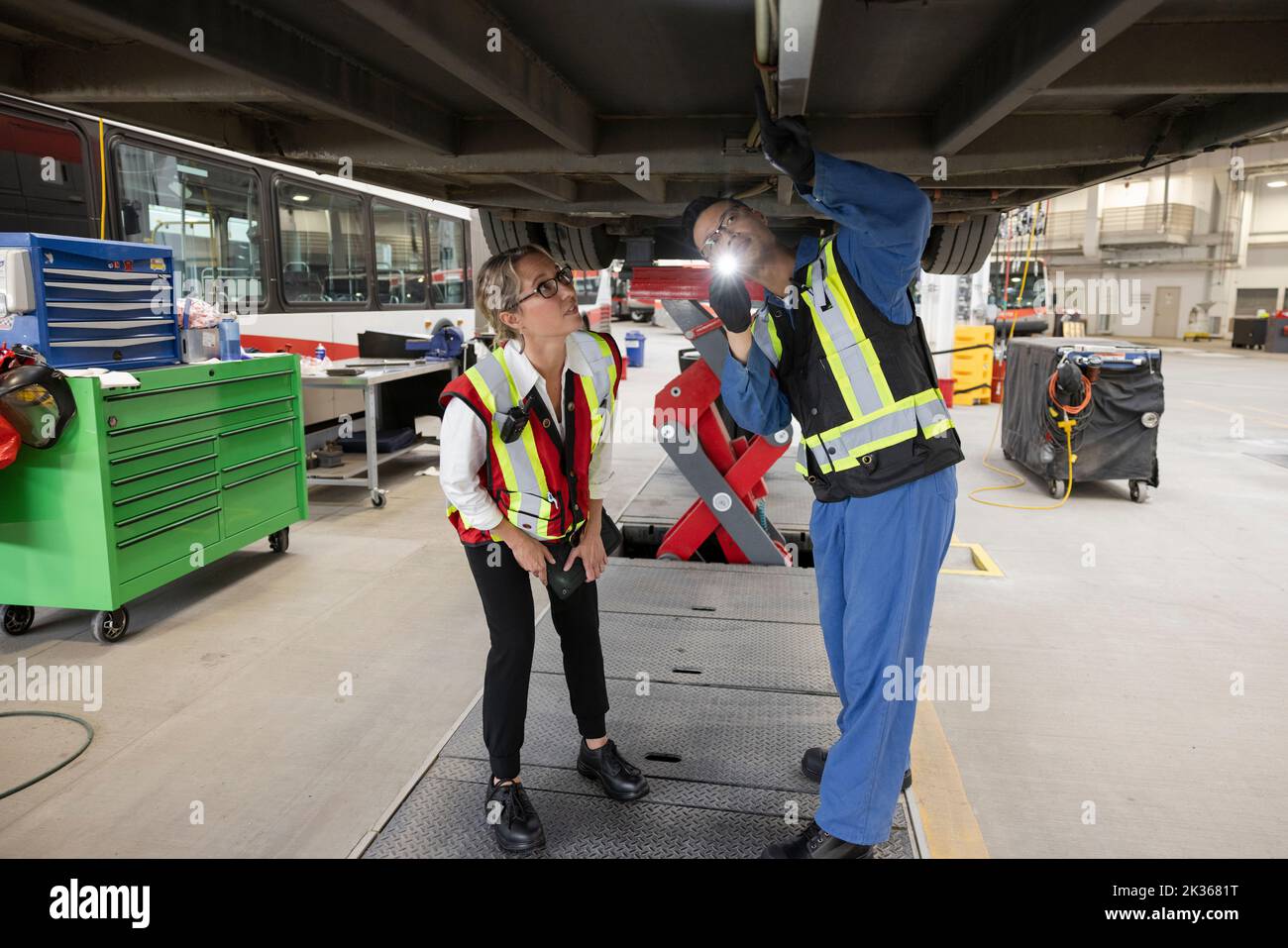 Looking under bus hi-res stock photography and images - Alamy
