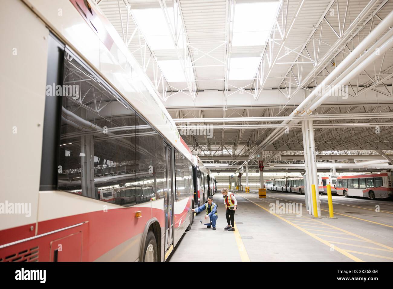 Transit garage hi-res stock photography and images - Alamy