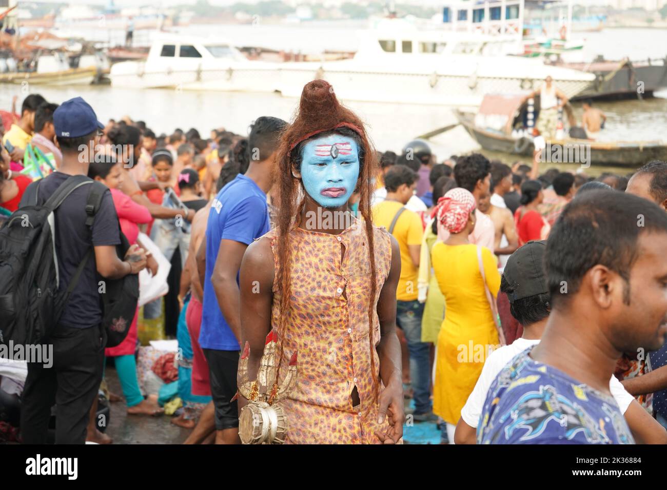 God Shiva Bahurupi roaming the Kolkata Ganga Ghat During Mahalaya ...