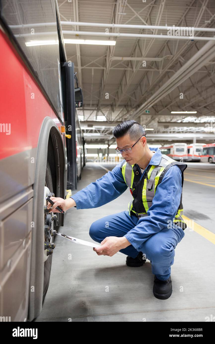 Full garage bus hi-res stock photography and images - Alamy