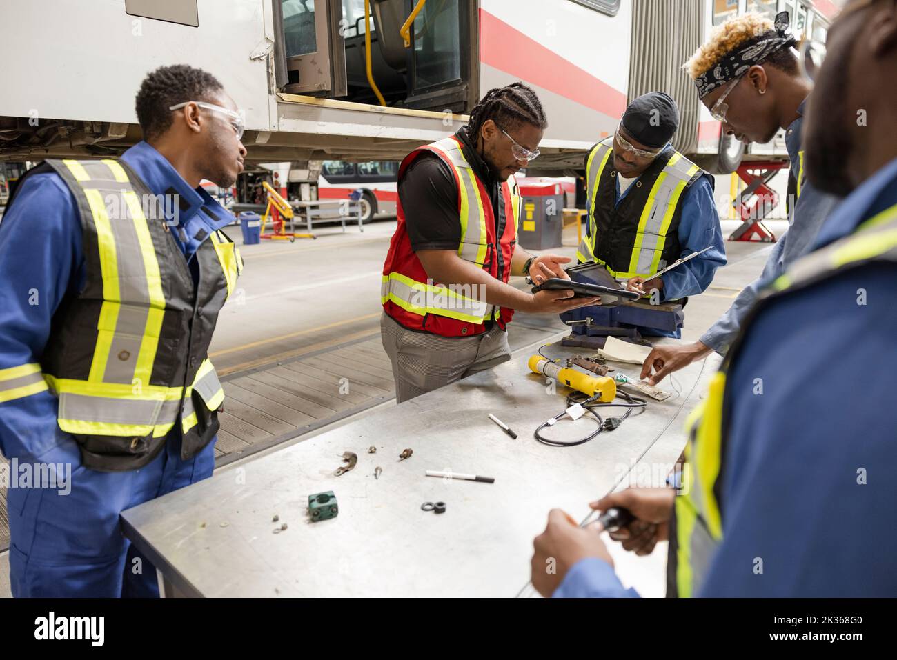 Fixing a problem hi-res stock photography and images - Alamy