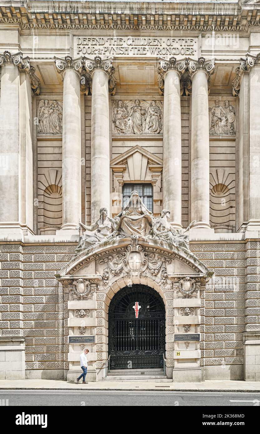 Entrance To The Central Criminal Court The Old Bailey London England