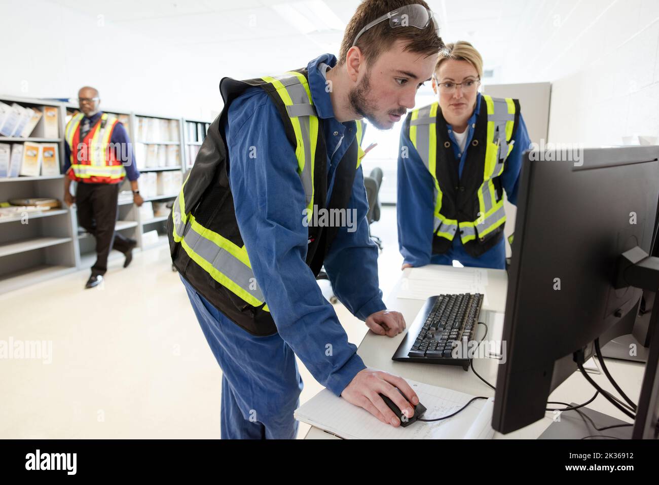 Maintenance computer hi-res stock photography and images - Alamy