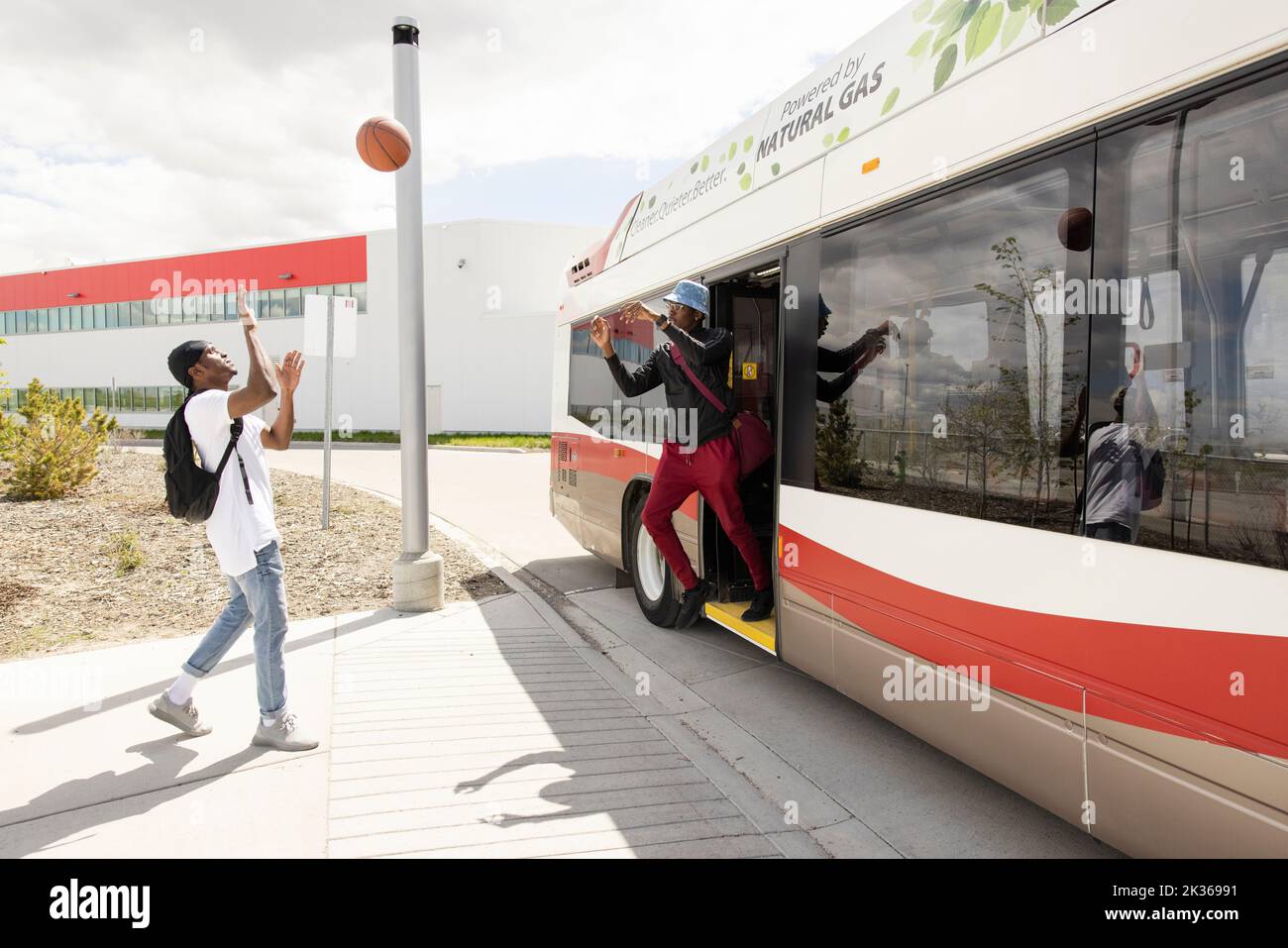 Playing basketball outside hi-res stock photography and images - Alamy