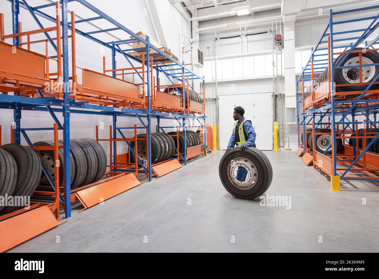 Tire worker hi-res stock photography and images - Alamy