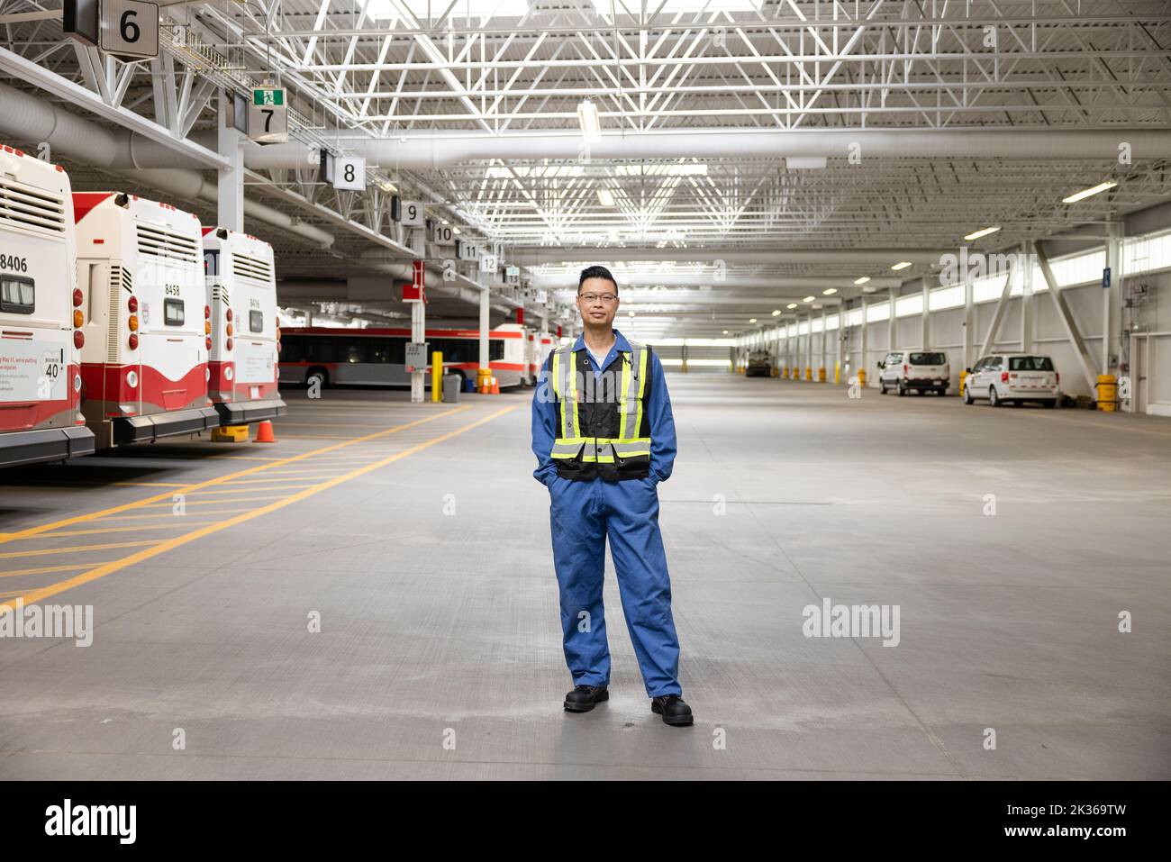 Bus in garage hi-res stock photography and images - Alamy