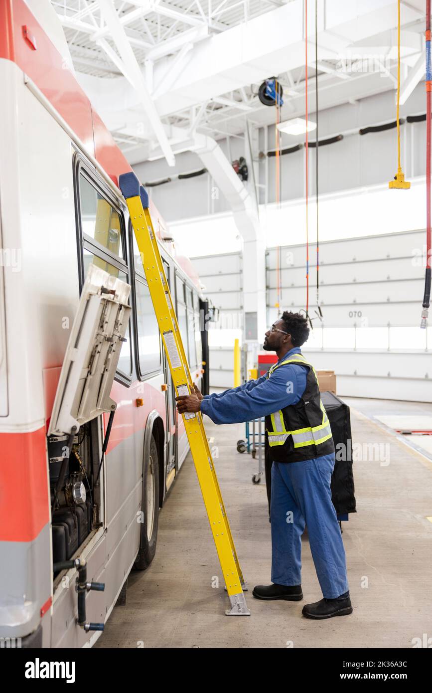 Worker and ladder hi-res stock photography and images - Alamy