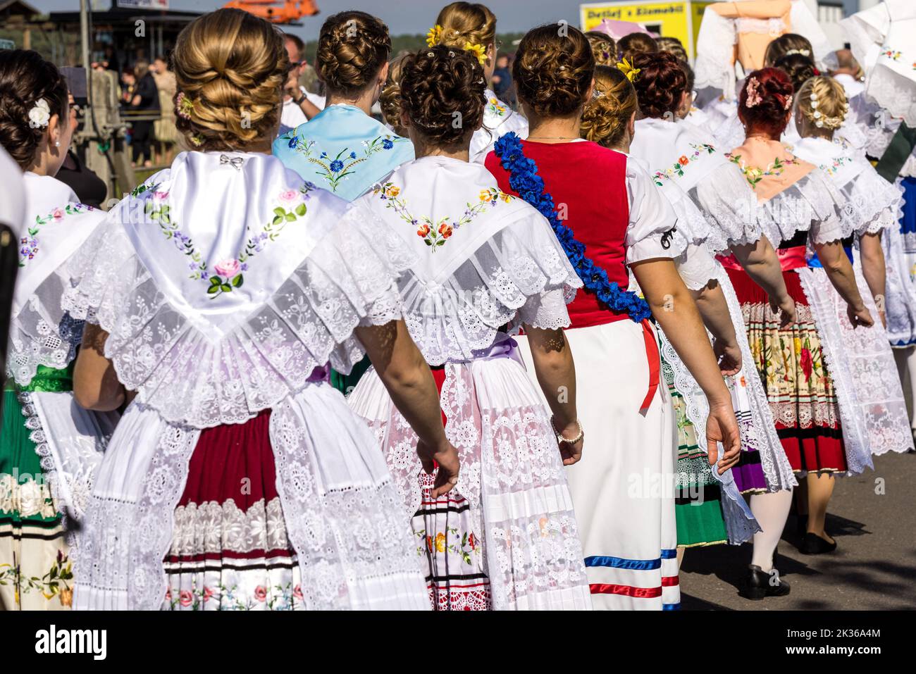 Neu Zauche, Germany. 24th Sep, 2022. Young women in Sorbian/Wendish ...