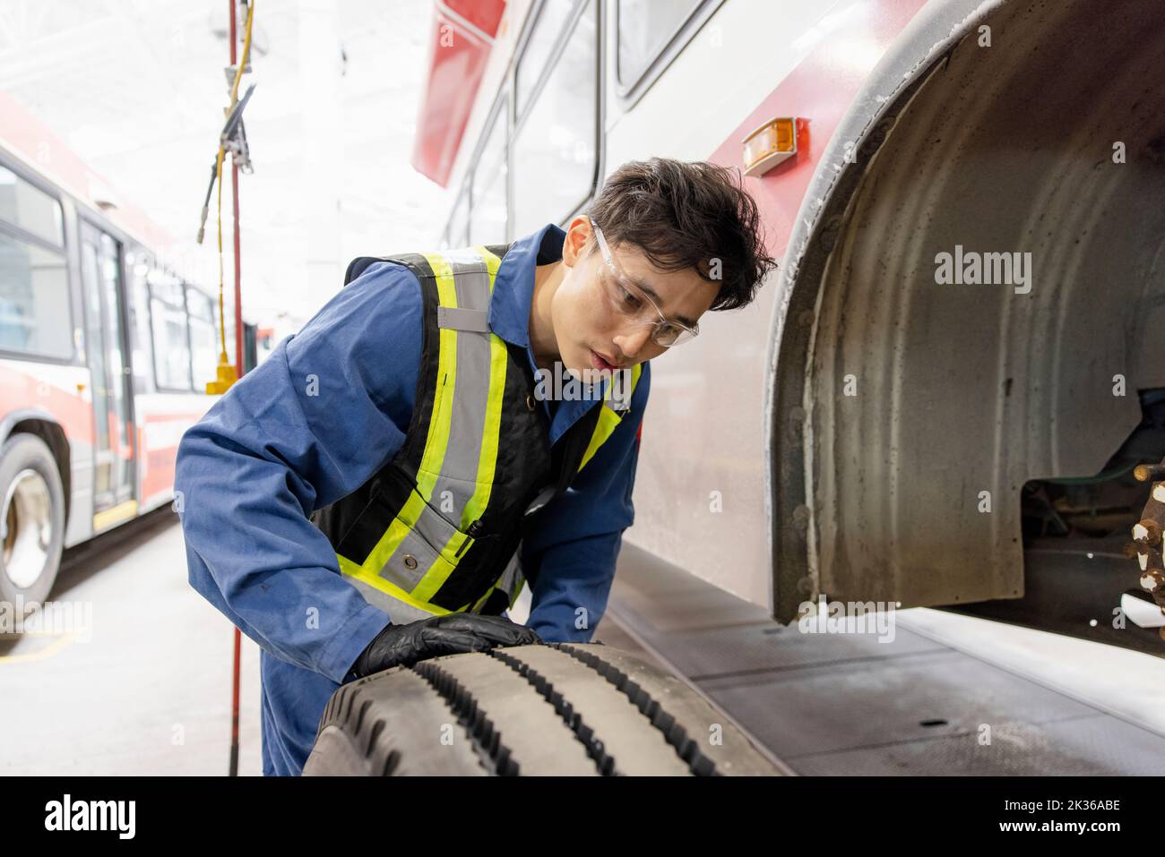 Replacing a tire hi-res stock photography and images - Alamy