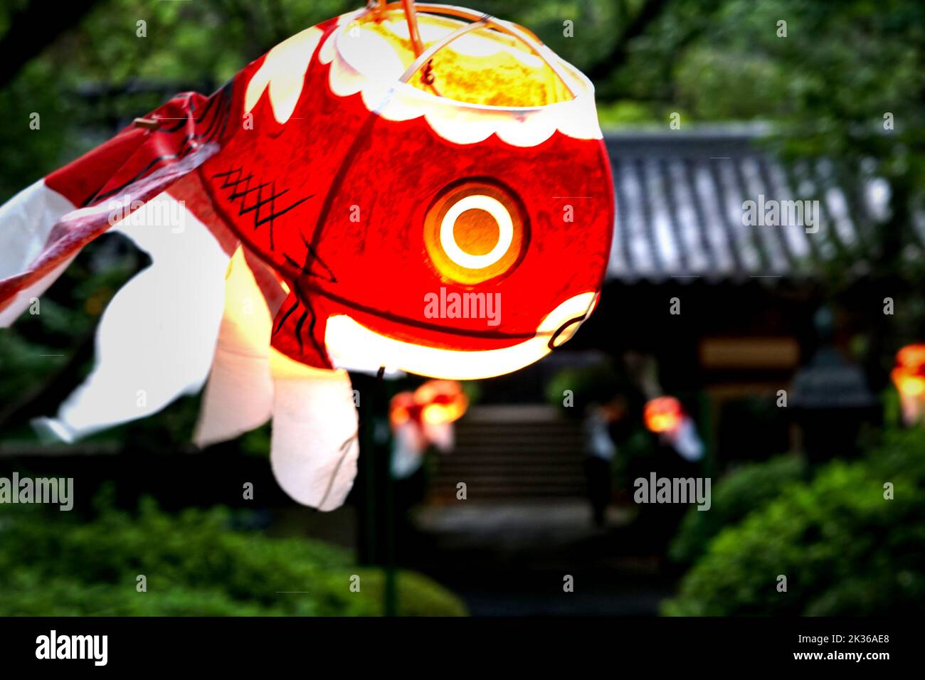 Red lamp in japanese hi-res stock photography and images - Alamy