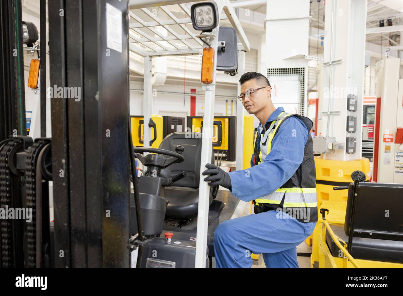 Adult male worker side view hi-res stock photography and images - Alamy