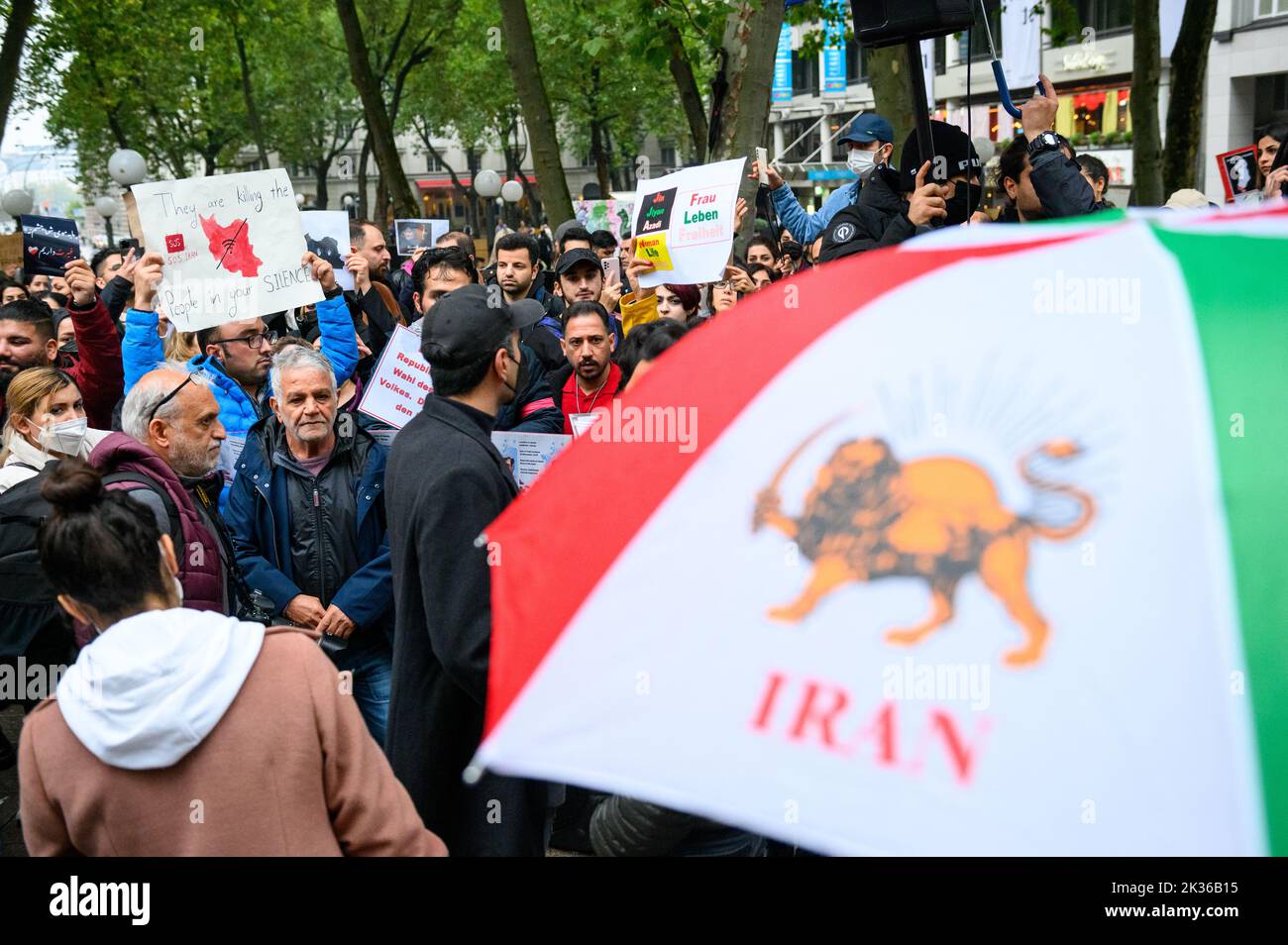 Hamburg, Germany. 24th Sep, 2022. People hold flags and signs at a ...