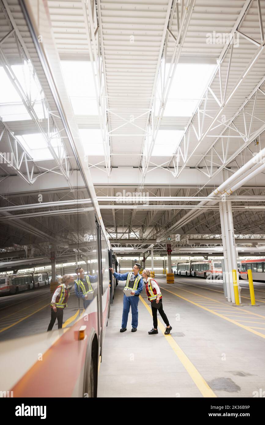 Bus in transit hi-res stock photography and images - Alamy