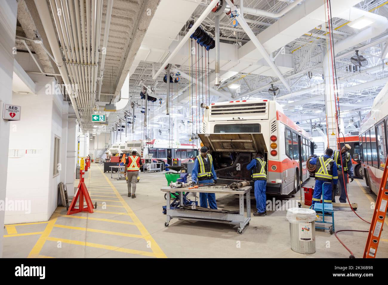 Skilled mechanics hi-res stock photography and images - Alamy