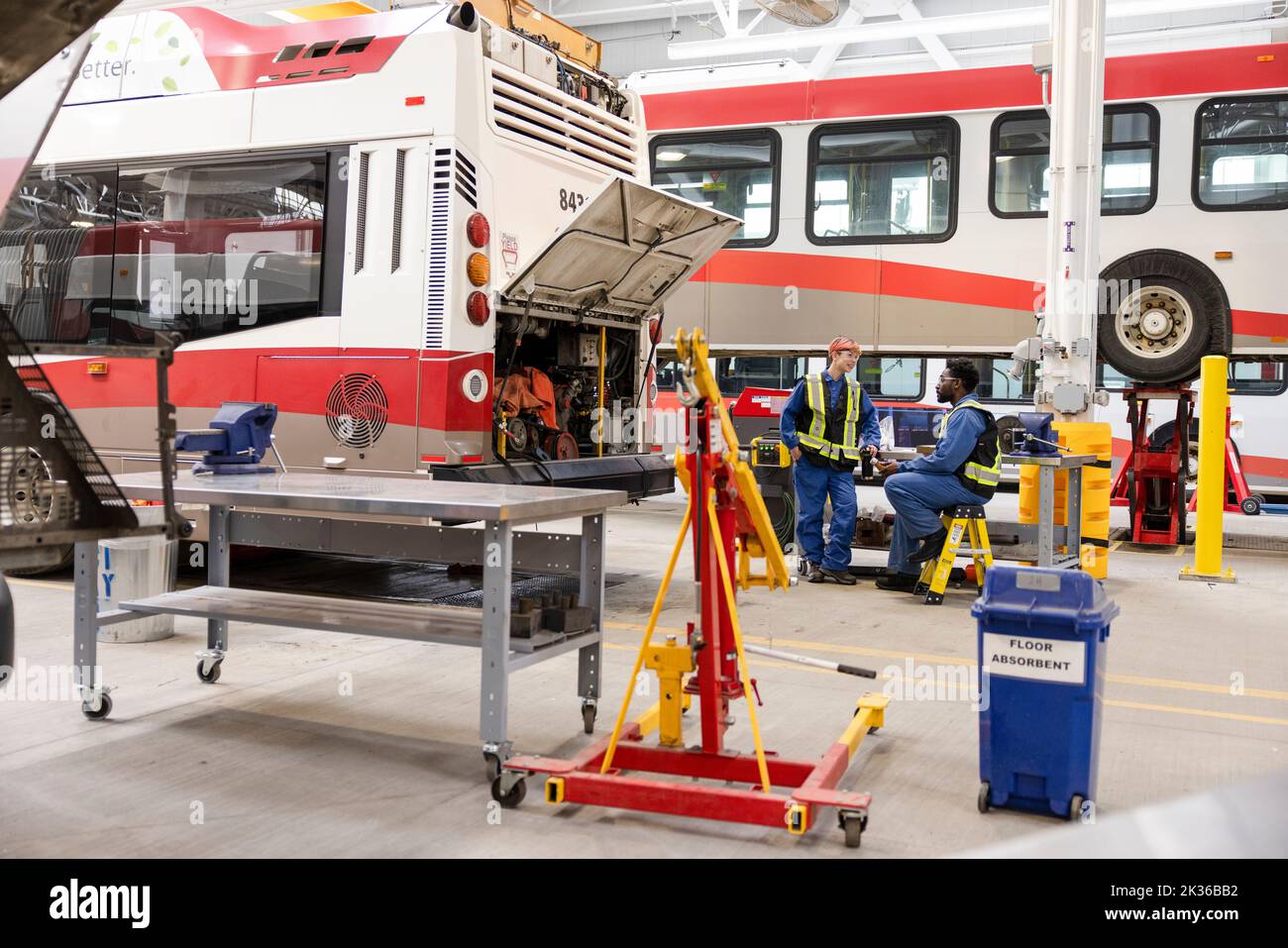 African american mechanics hi-res stock photography and images - Alamy