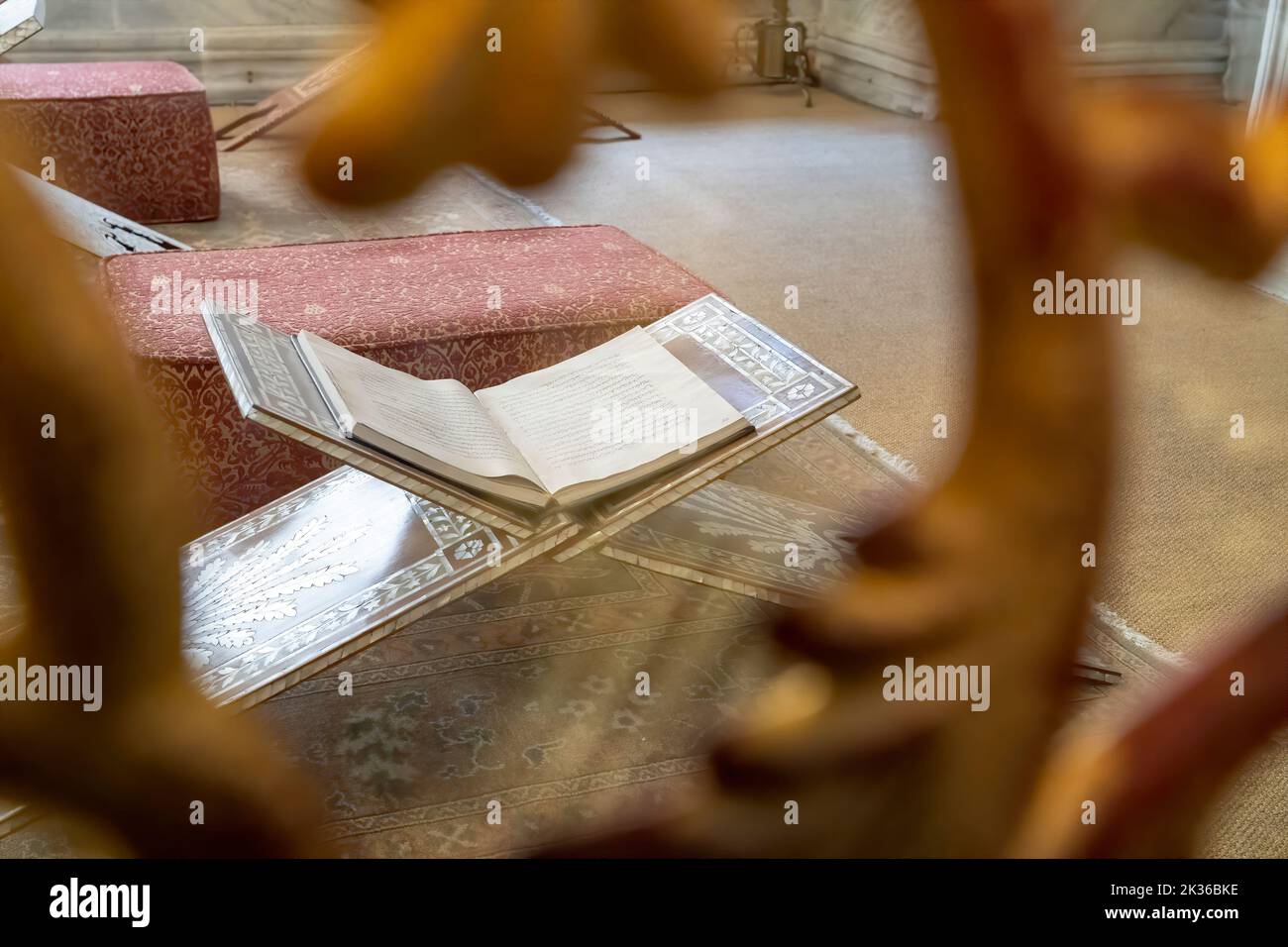 Internal room for studying the holy Quran and religion Stock Photo - Alamy