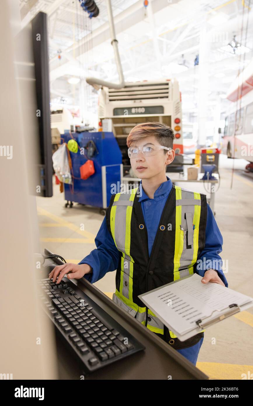 Computer technology bus hi-res stock photography and images - Alamy
