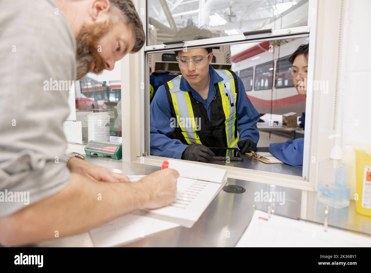 Facility manager hi-res stock photography and images - Alamy