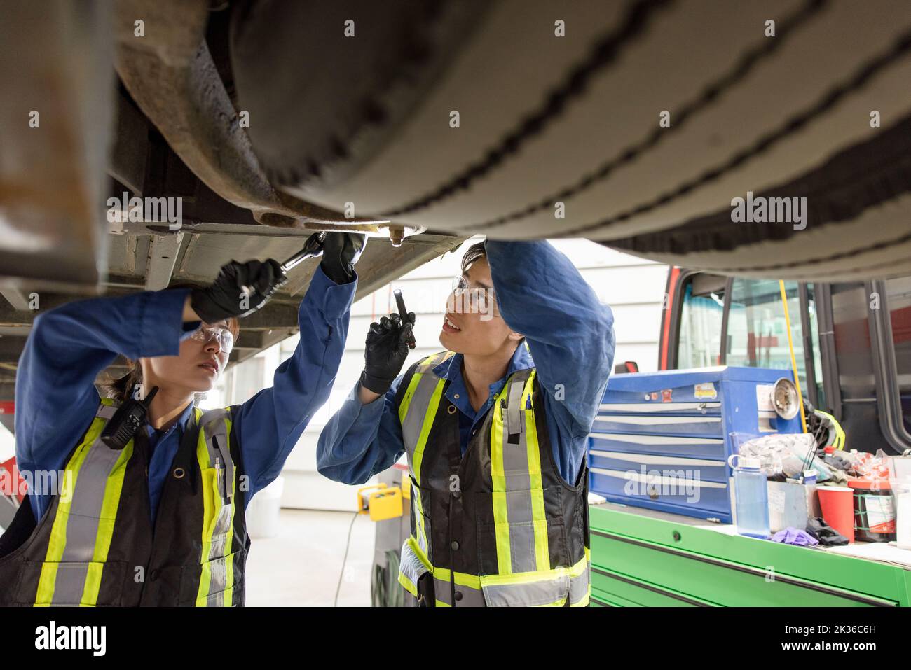 Looking under bus hi-res stock photography and images - Alamy