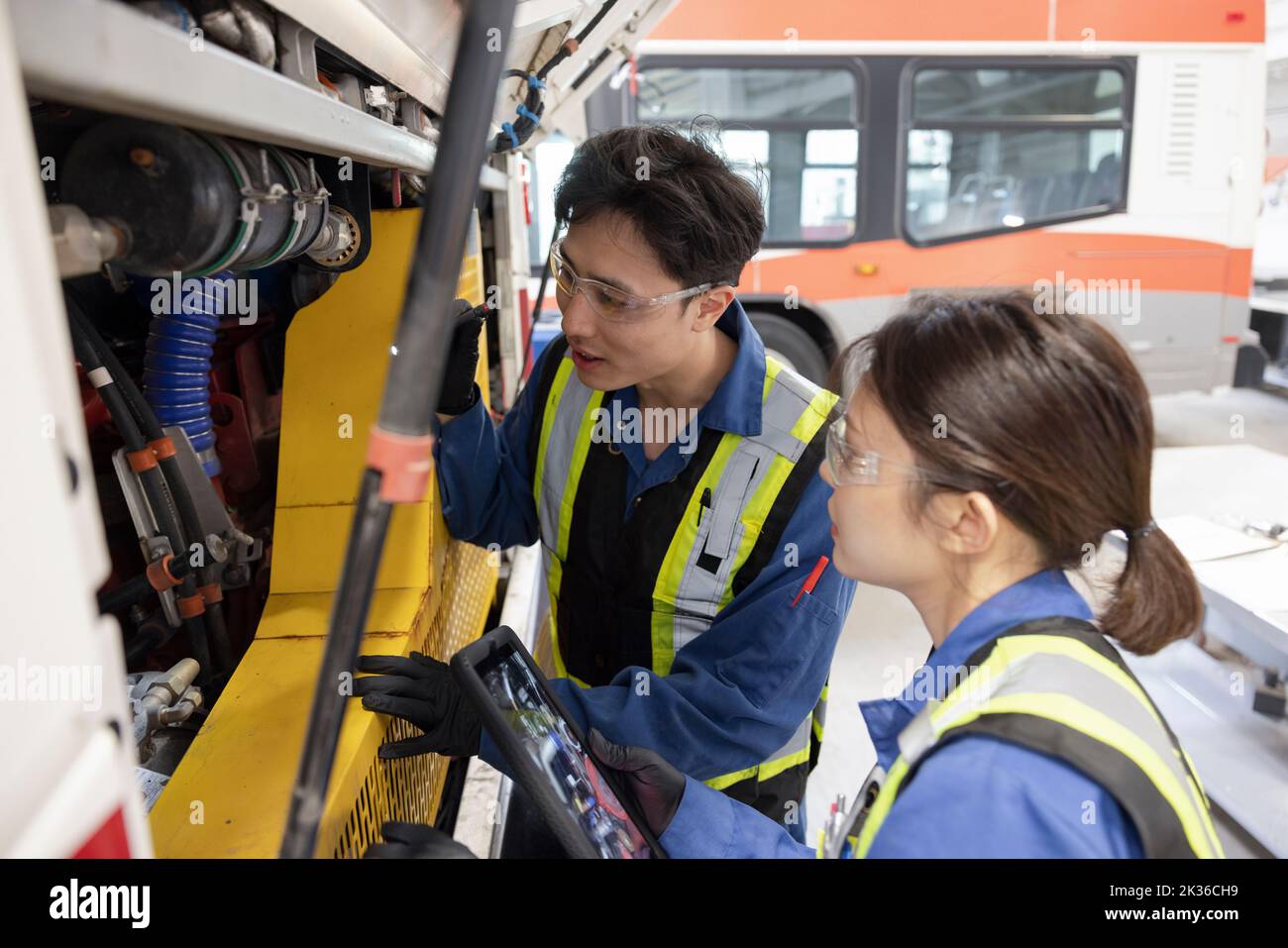 Fixing bus hi-res stock photography and images - Alamy