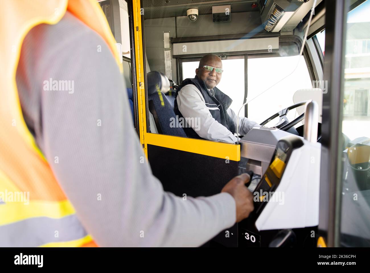 Passenger bus scanning card hi-res stock photography and images - Alamy