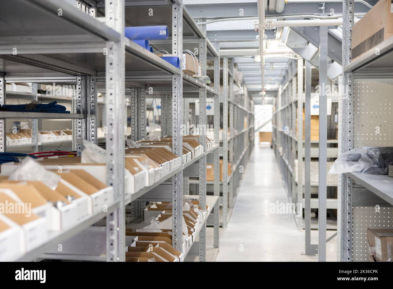 On shelves hi-res stock photography and images - Alamy