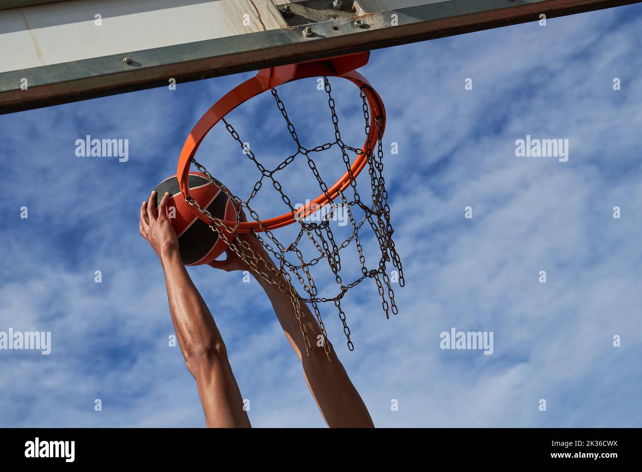 Black basketball player slam dunk hi-res stock photography and images ...